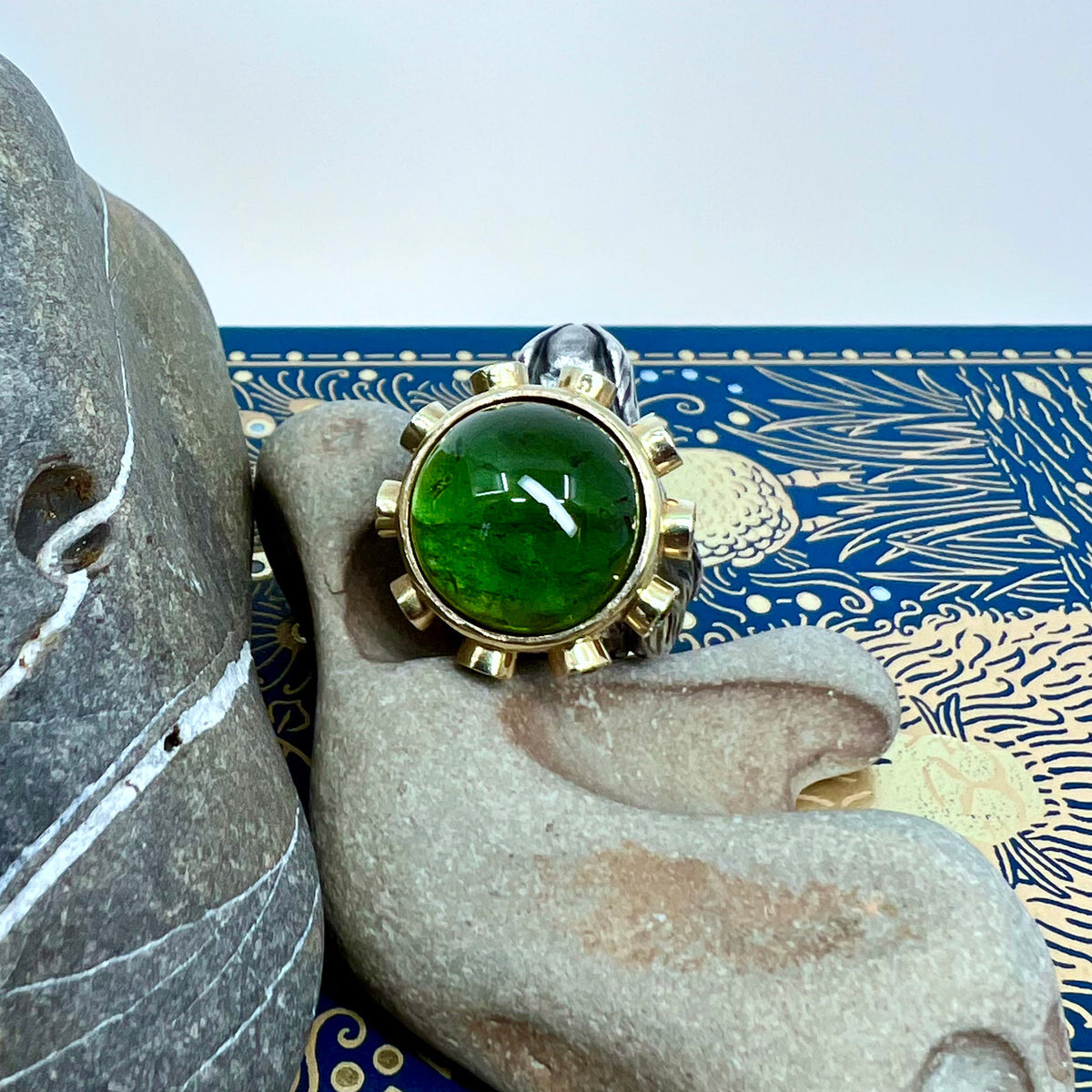 Sputnik Hound | Aesop Gems